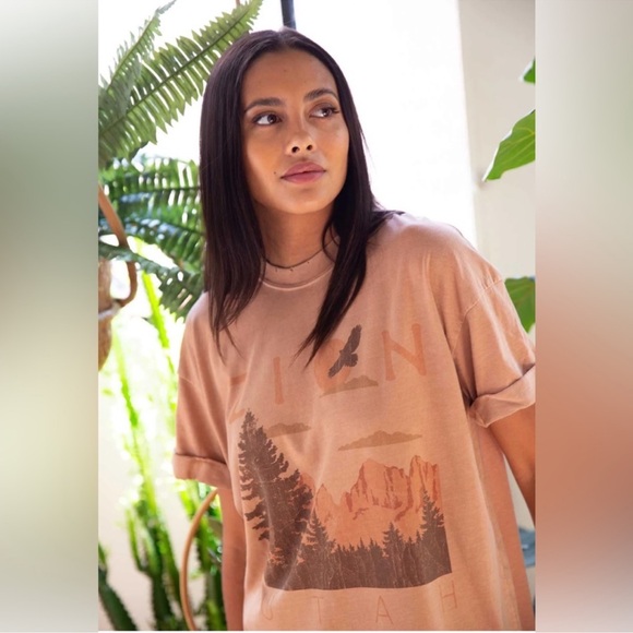 Girl Dangerous | Tops | Girl Dangerous Zion Clay Distressed Boyfriend ...